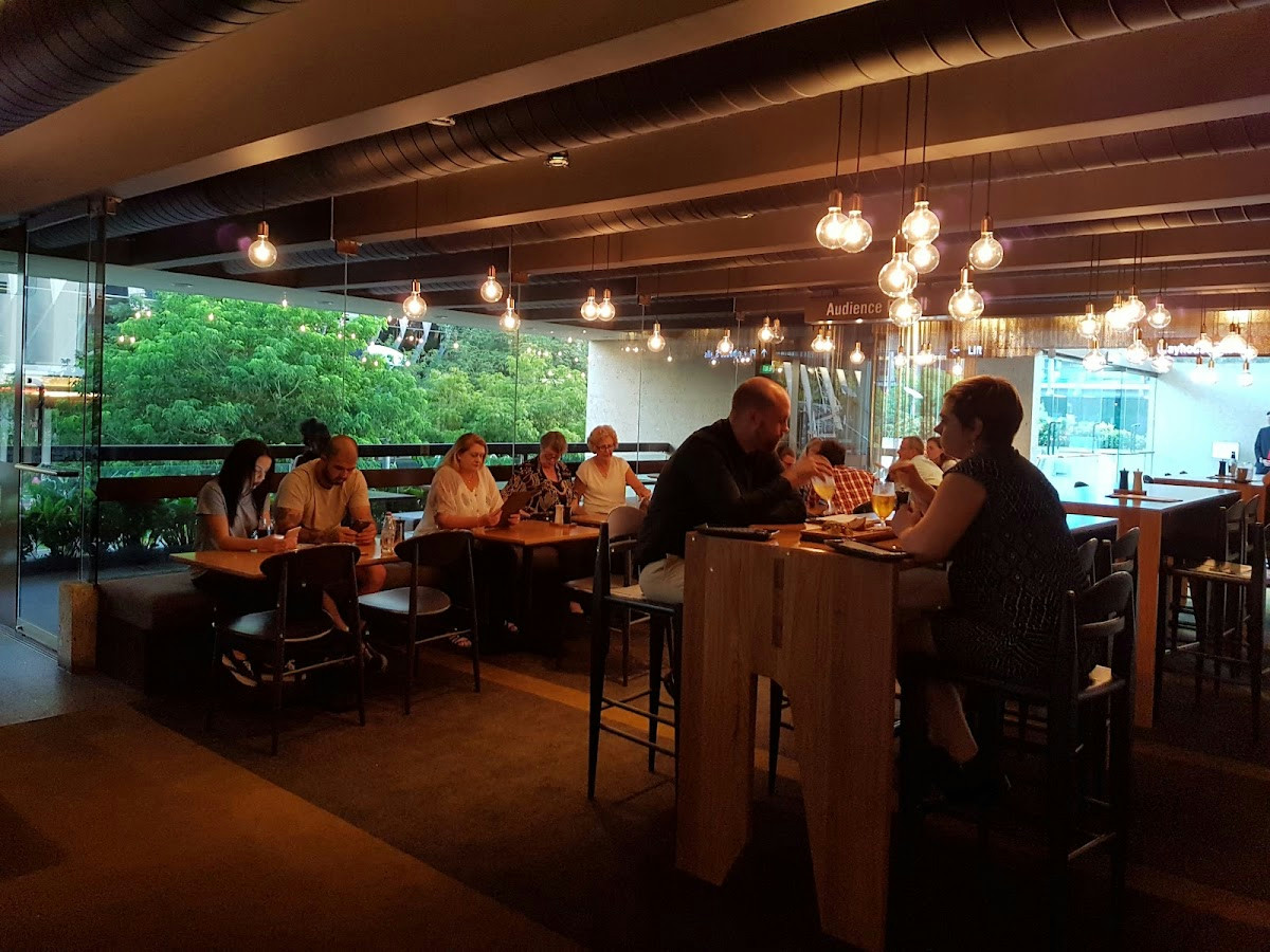 Russell Street Wine Bar - bar in South Brisbane | Via Brisbane